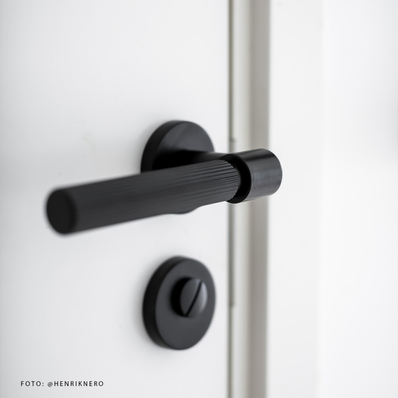 Door handle Helix Stripe - Matt Black | Door handle | Beslag Design
