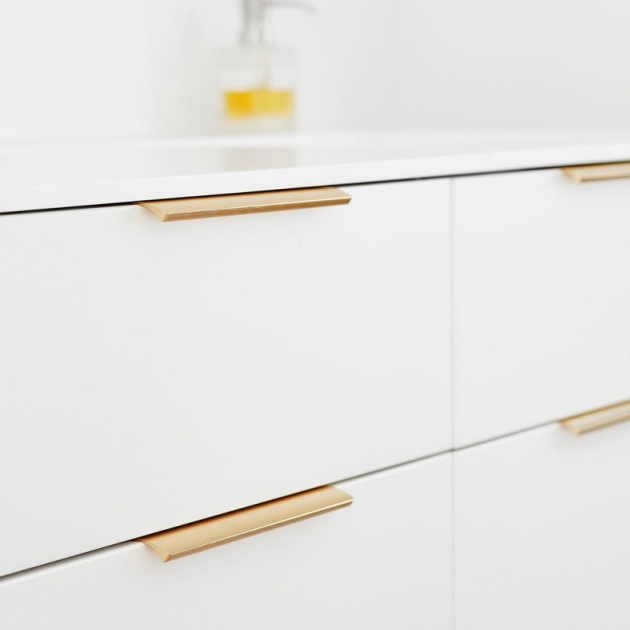 Profile handle Edge Straight - Brushed brass | Handles | BesProfile ...