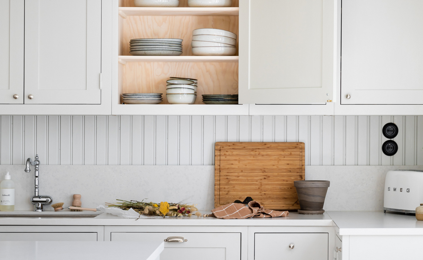 Light Gray Shaker Kitchen: Inspiration from Scandinavian Shaker Kitchen